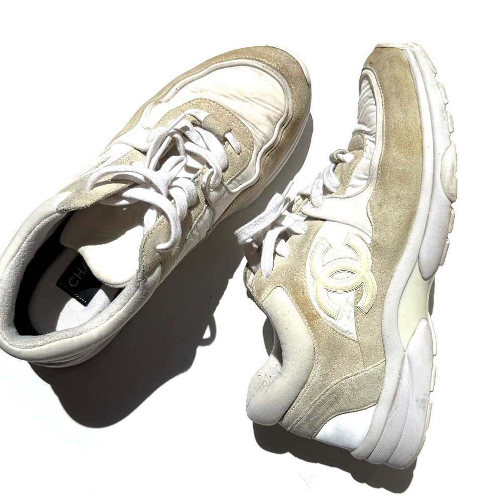 Authentic Chanel White Cc Logo Leather Running Classi… - Gem